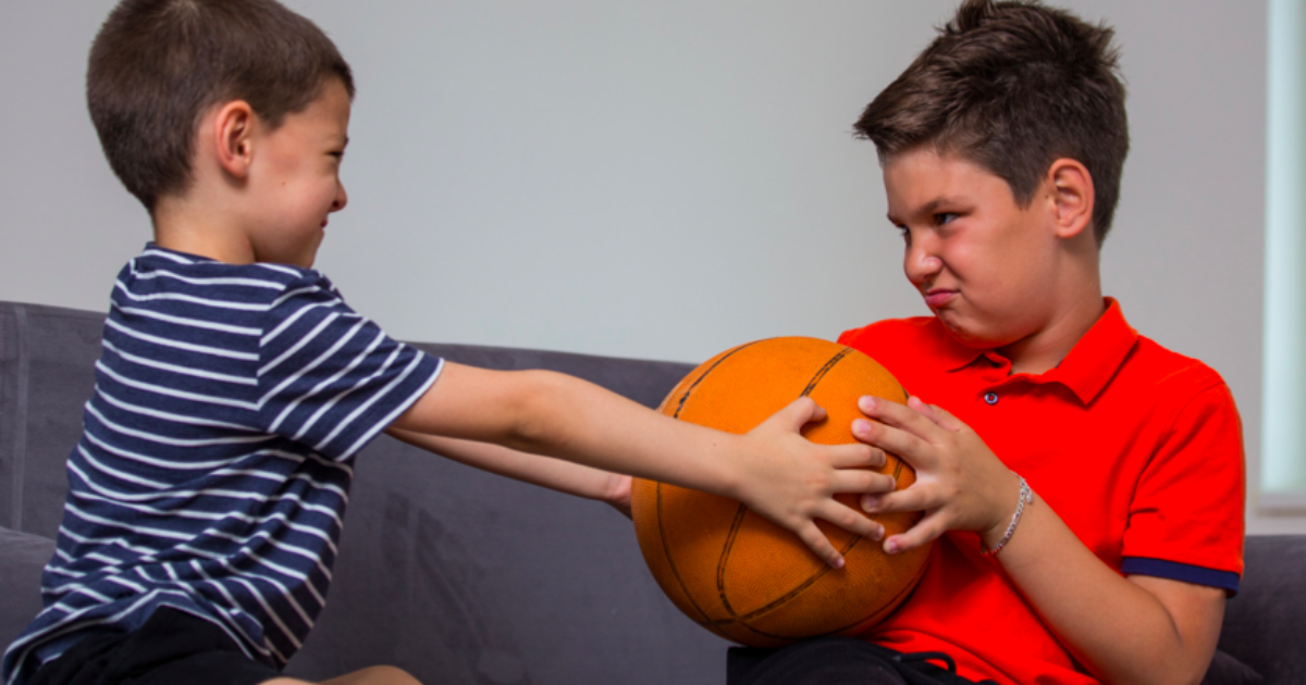 Mijn kind slaat zijn klasgenootjes | Sophi