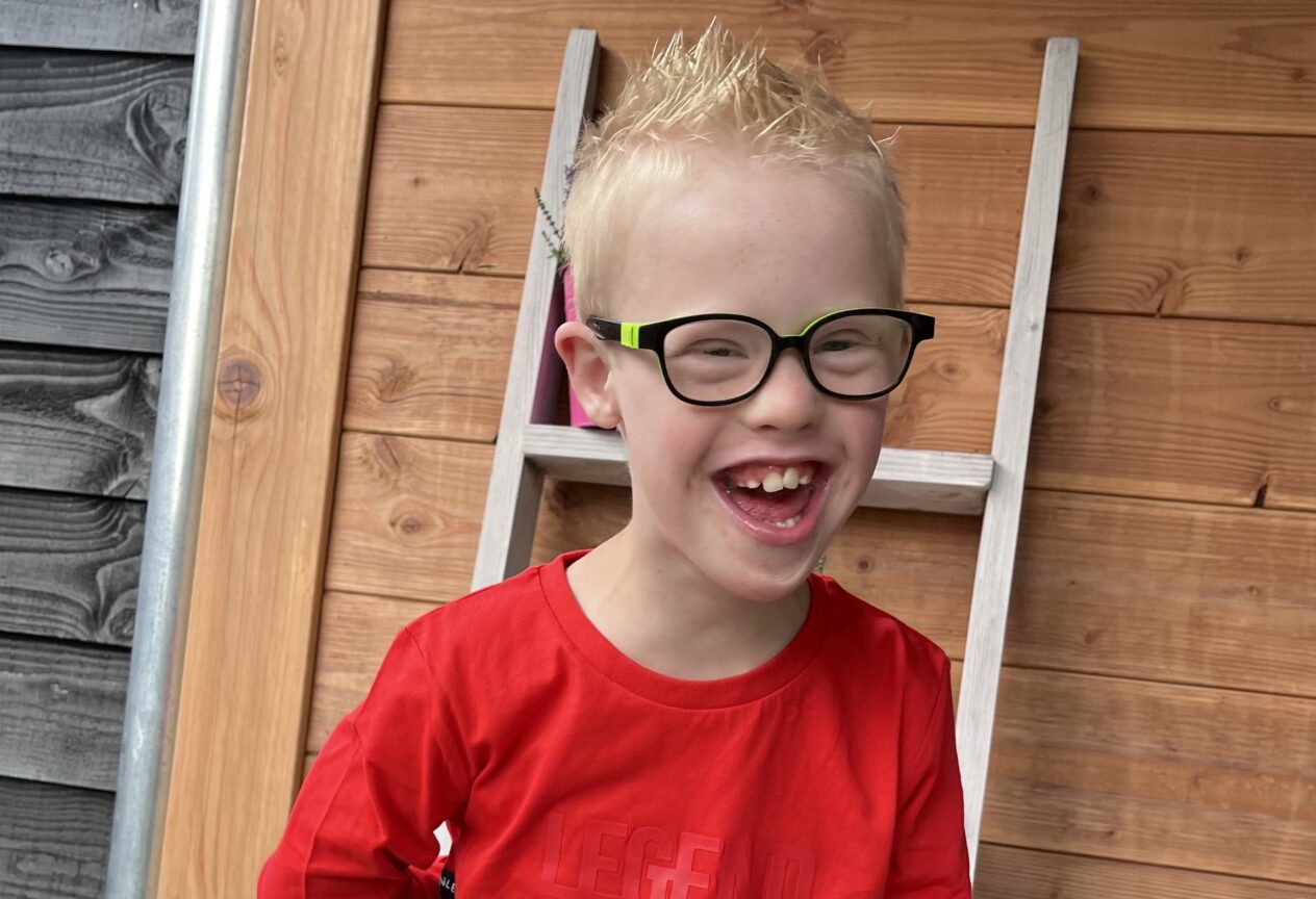 De zorg voor Joas is intensief, ook al is hij kerngezond | Sophi